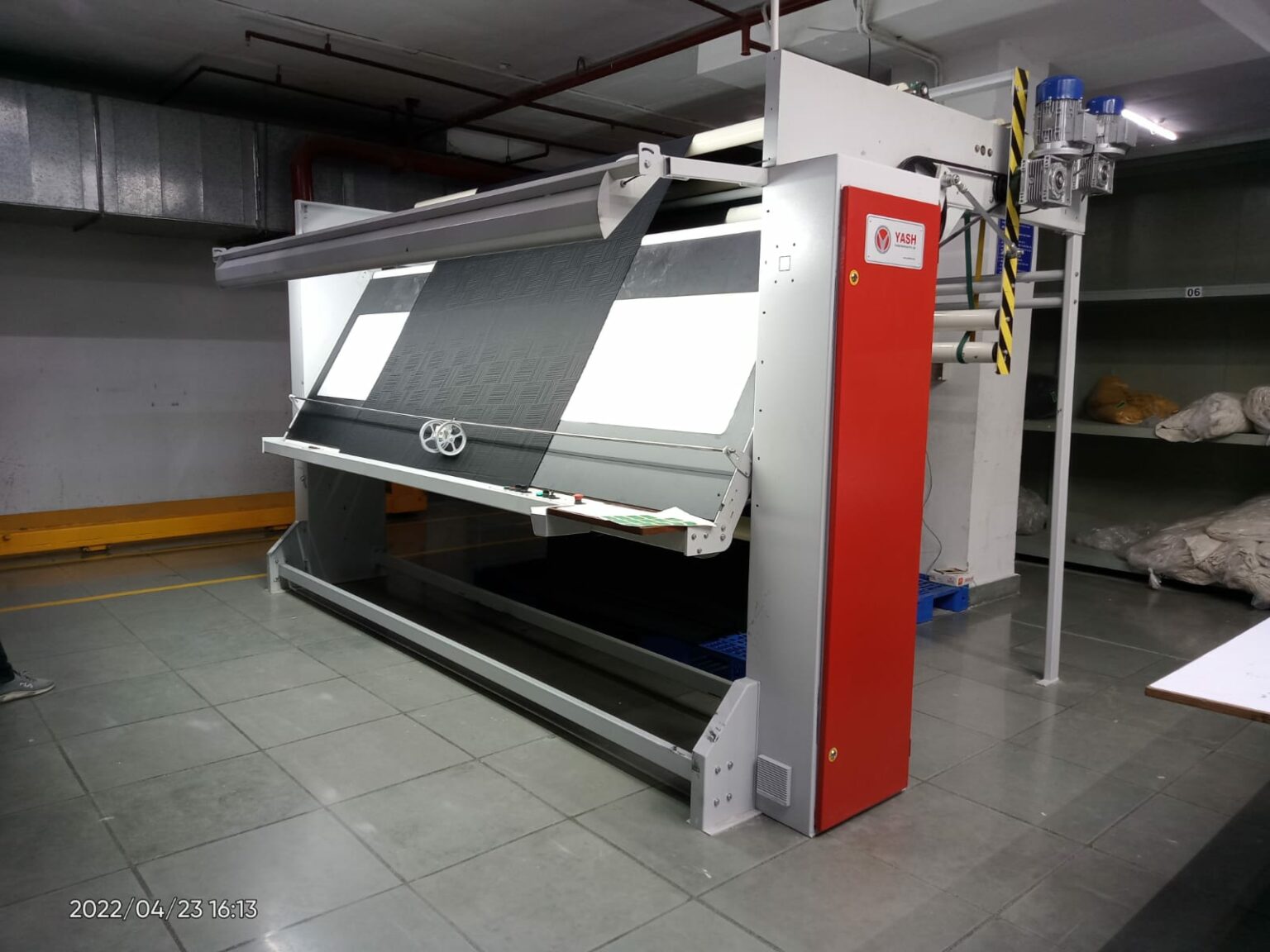 Woven Fabric Inspection Machine, Model - IWS.01 - Yash Textile Machines ...
